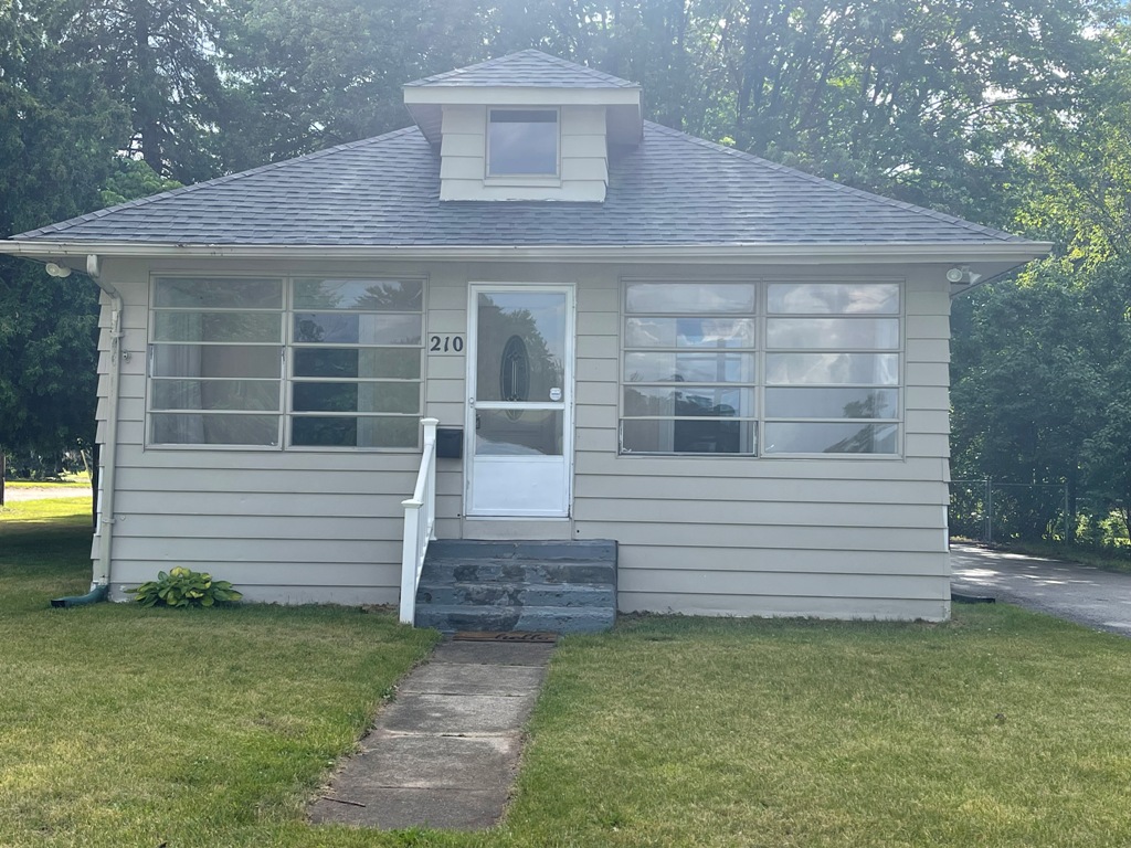 210 West St., Fenton, MI 48430 – England Real Estate Company